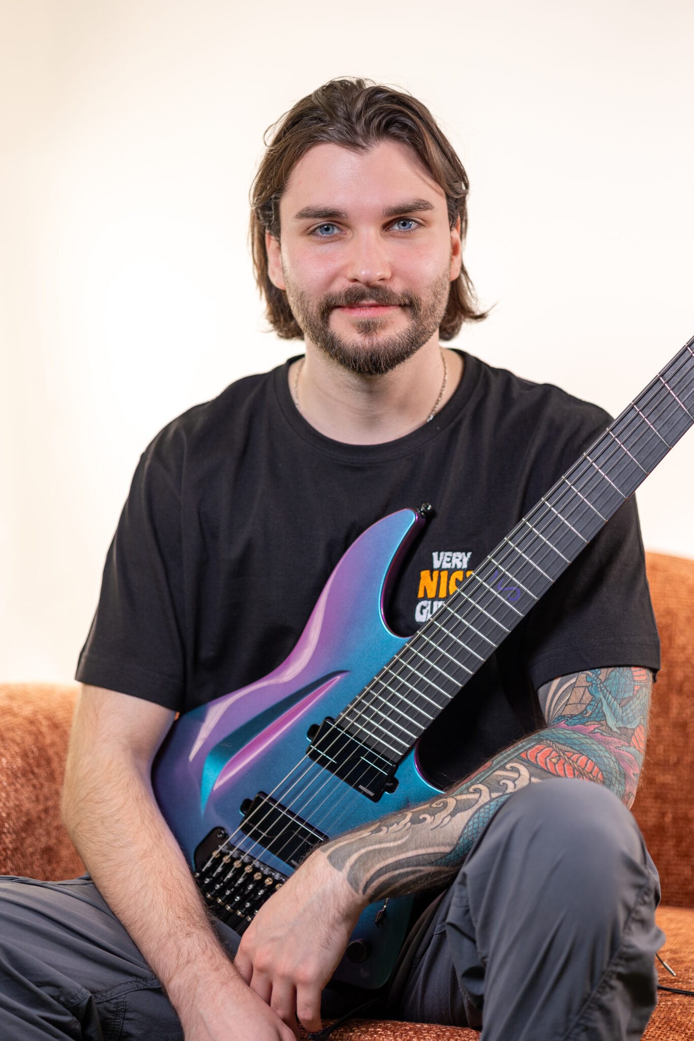 About Us – Very Nice Guitars